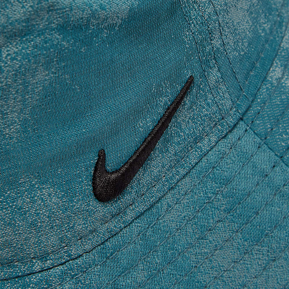 Nike NRG Bucket Hat in Hasta/White Nike