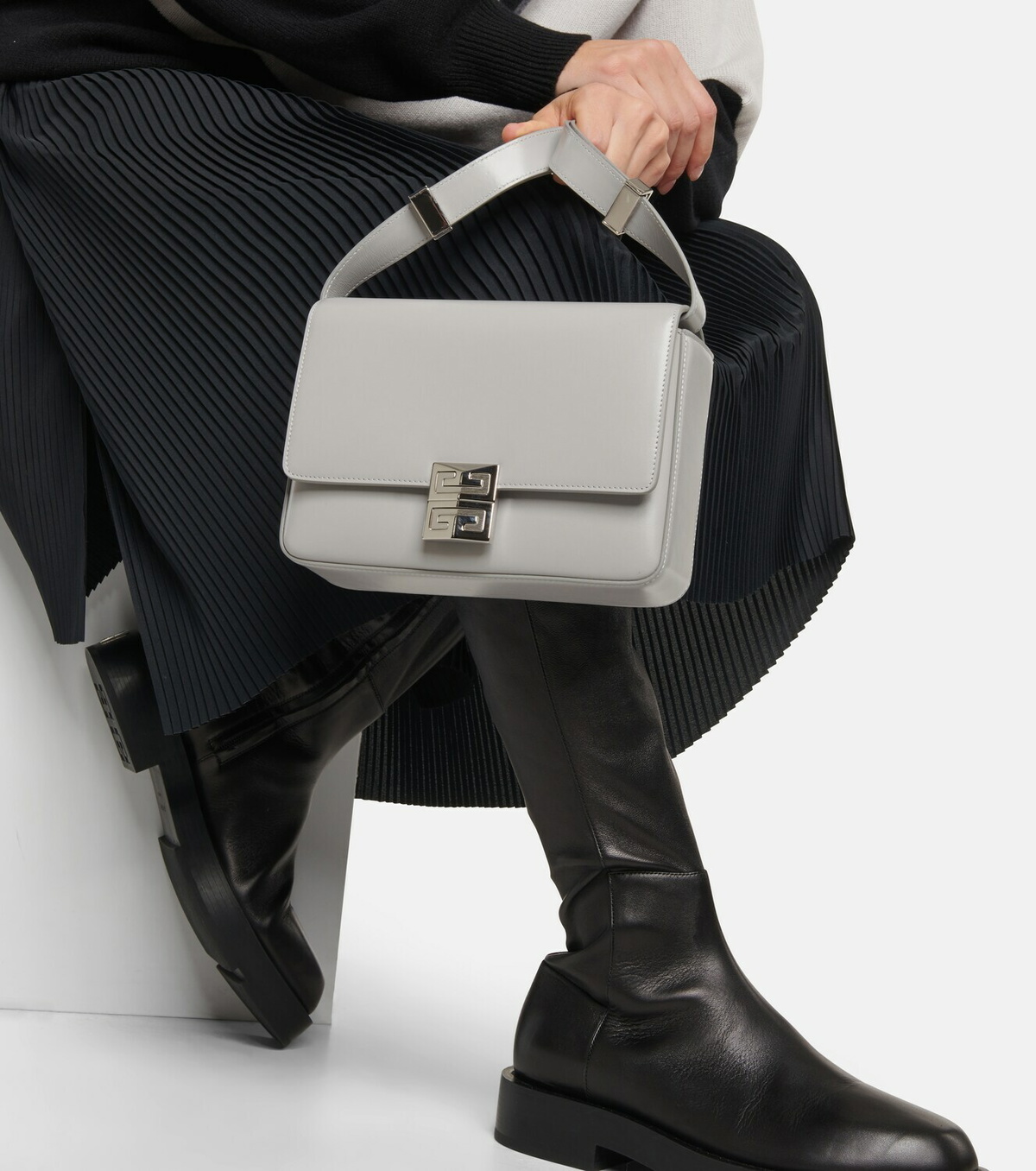 Givenchy - 4G Medium leather crossbody bag Givenchy