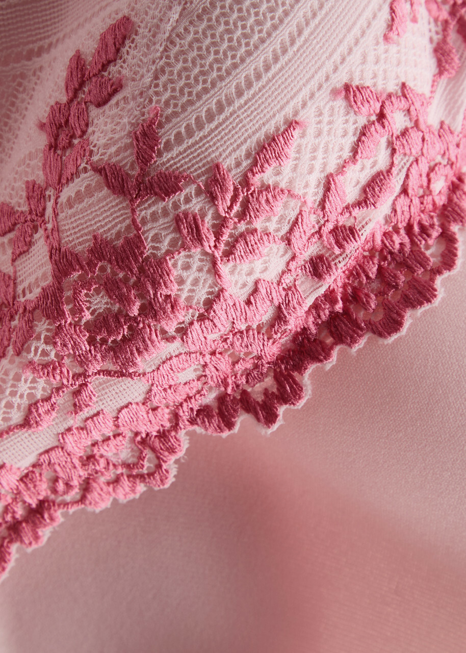 Wacoal Embrace Lace Underwired bra Pink Wacoal