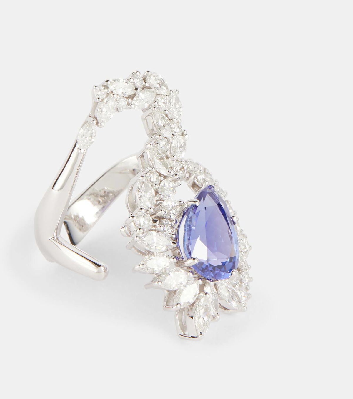 Yeprem 18kt white gold ring with tanzanite and diamonds Yeprem