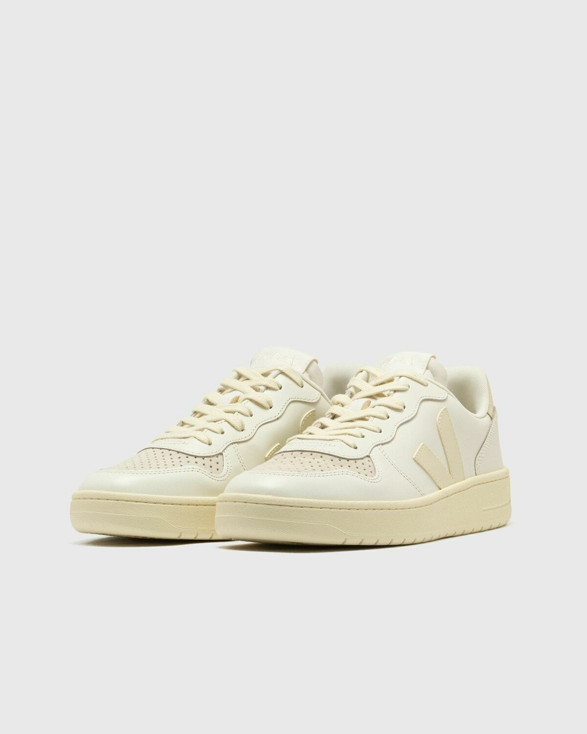 Veja LEATHER Beige Womens Lowtop VEJA