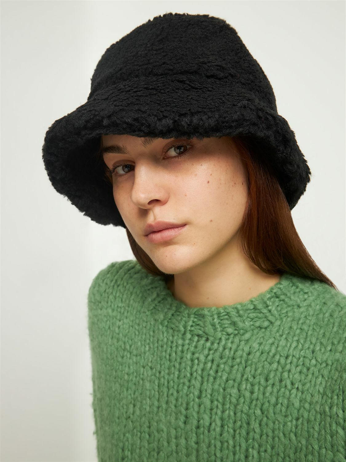 STAND STUDIO - Wera Faux Fur Bucket Hat Stand Studio