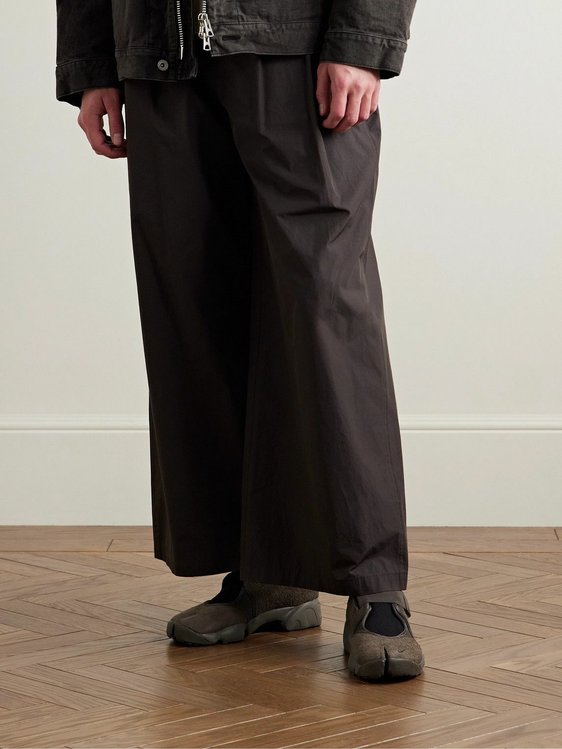 Nike - Air Rift Split-Toe Brushed-Suede and Mesh Sneakers - Brown Nike