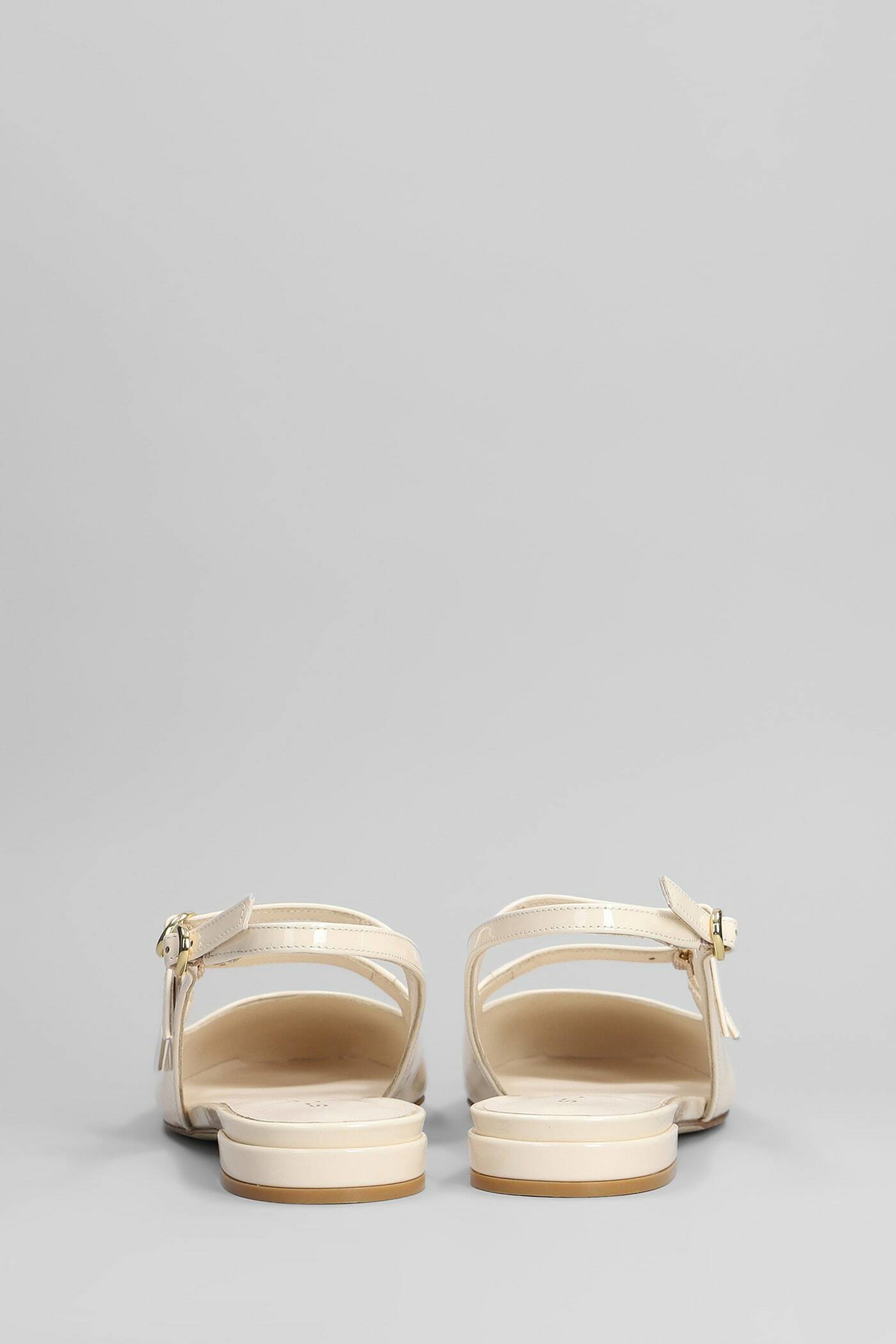 Stuart Weitzman Benni Mj Pumps In Beige Patent Leather Stuart Weitzman