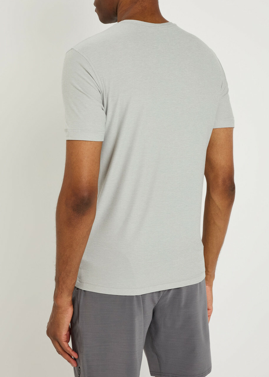 Vuori Strato Tech Stretch-jersey T-shirt Plum Vuori