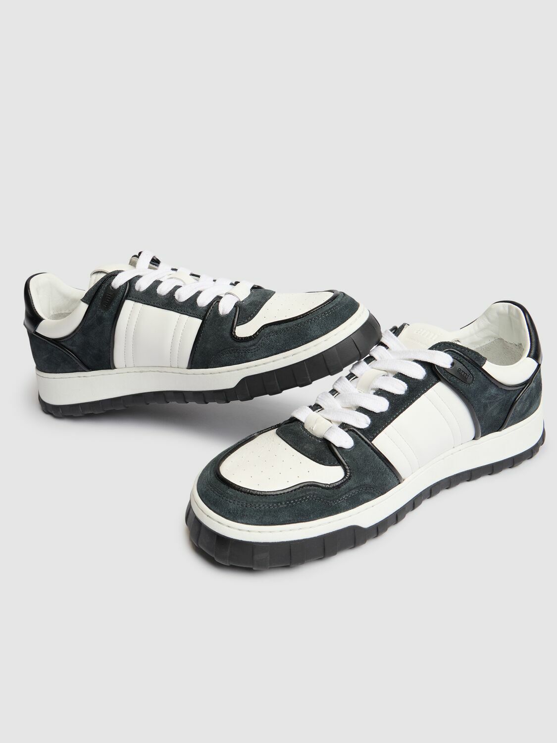 AMI PARIS Low Top Leather Sneakers AMI
