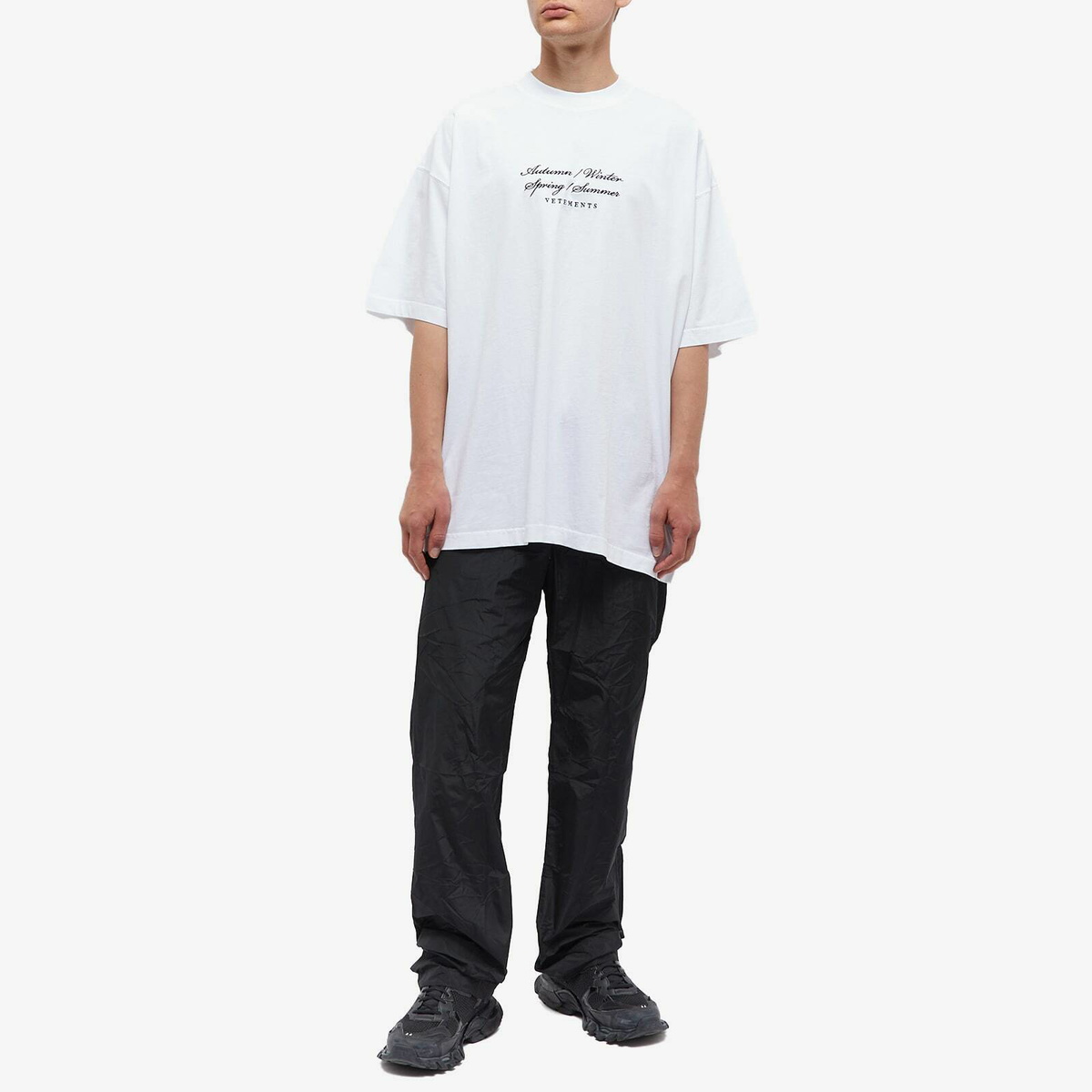 Vetements Men's 4 Seasons Embroidered Logo T-Shirt in White Vetements