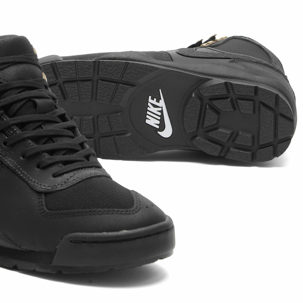 Nike Men's Baltoro SP Boot in Black/Metallictlc Gold/White Nike
