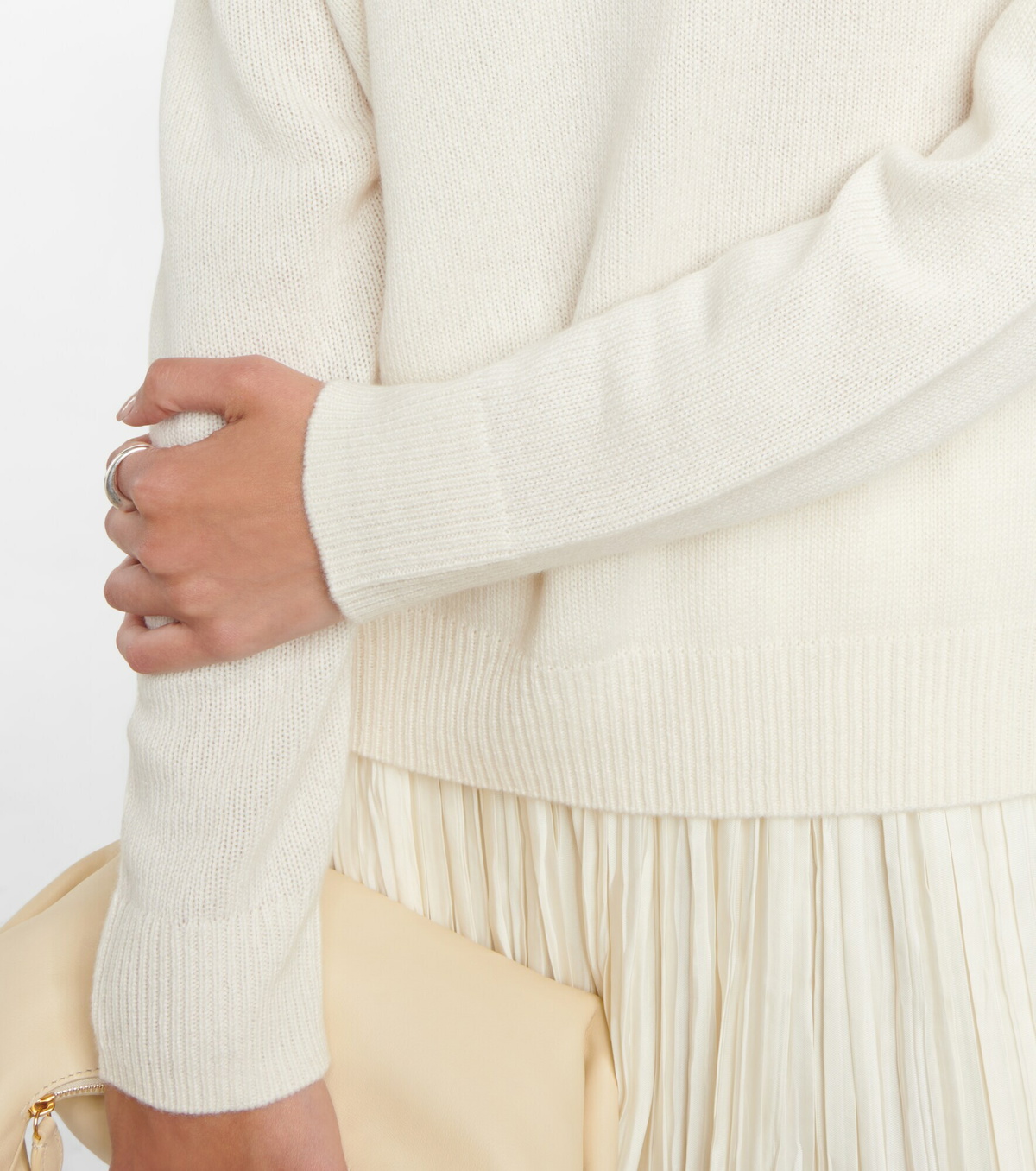 CO - Essentials V-neck cashmere sweater Coach